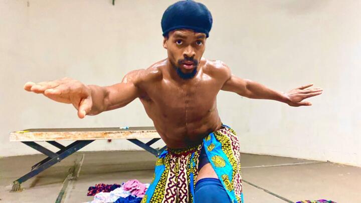 Le talentueux danseur camerounais Arsène Etaba présente son premier solo à Yaoundé - Reportage ...